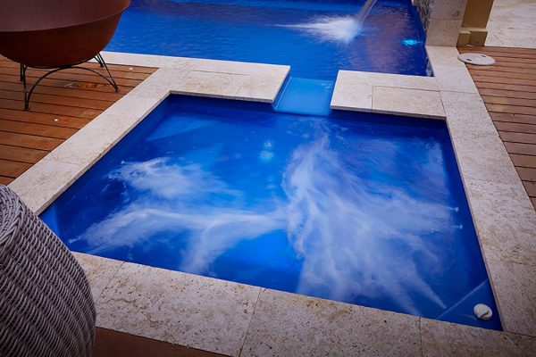Centro Spillway Spa – 2.2m x 1.8m - Aqua Technics Pools