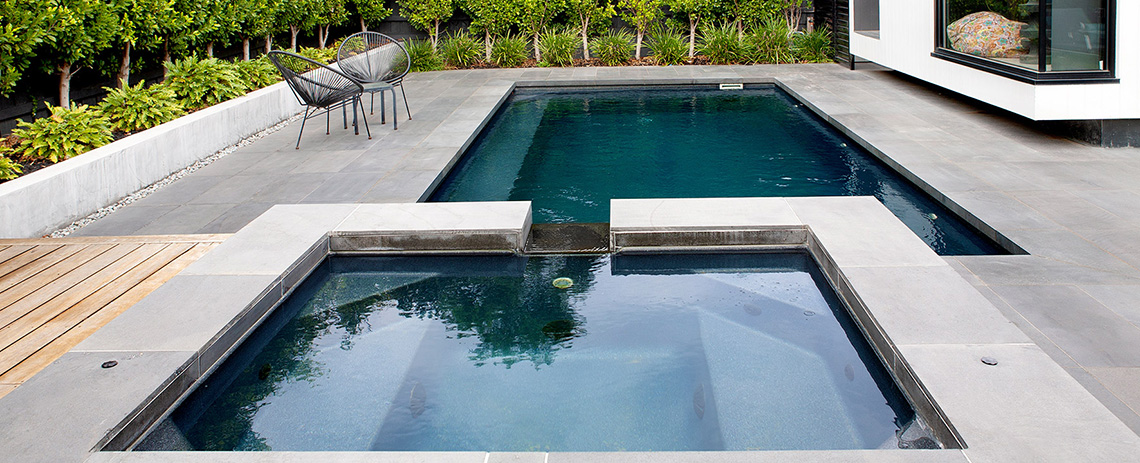 Centro Spillway Spa – 2.2m x 1.8m - Aqua Technics Pools