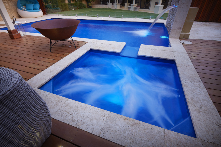 Centro Spillway Spa – 2.2m x 1.8m - Aqua Technics Pools